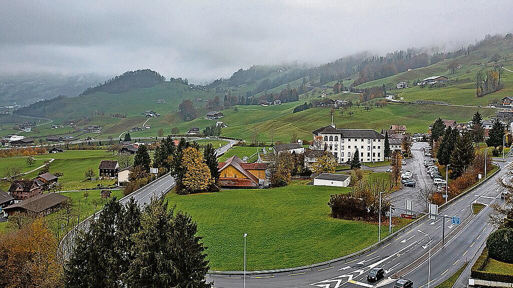 Das Gelände im Kaltbach, auf dem der Kanton Schwyz sein ...