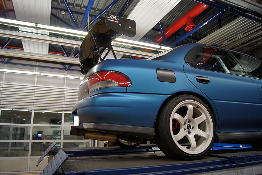 Polizei kontrolliert getunte Autos – sieben Anzeigen