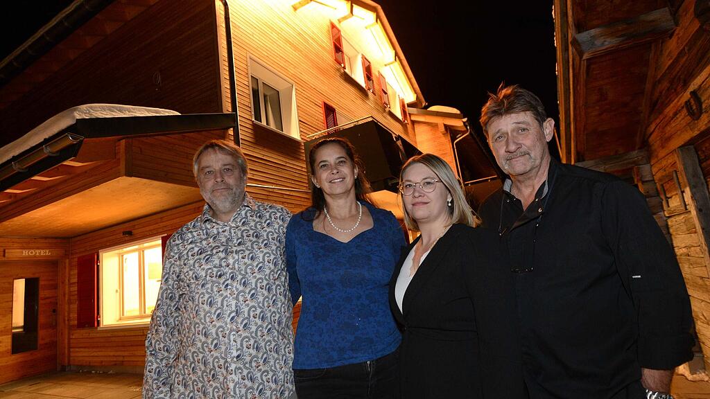 Von links: Jürg Burkhard, Brigitte Burkhard, Stephanie Gisler-Näf und ...