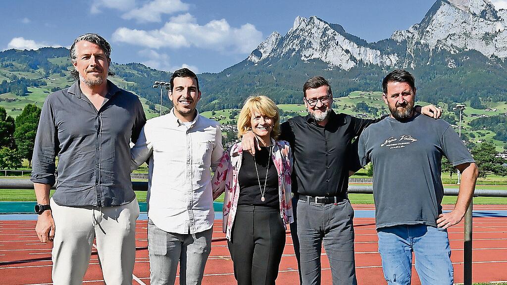 Betriebsleiter Armin Reichlin (von links), Davide Zaccone (neuer Stiftungsrat), Christa Wehrli ...