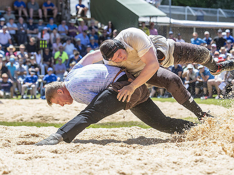 Michael Ledermann gibt verletzt auf