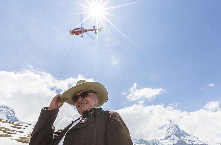 Art Furrer fährt mit XXL-Latten Ski