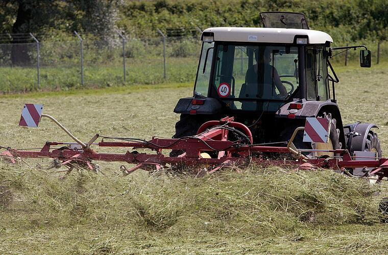 1841360_heu-heuen-heuete-heuernte-maehen-ernte-feldarbeit_default ...