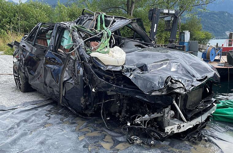 Versunkenes Auto geborgen - ein Todesopfer