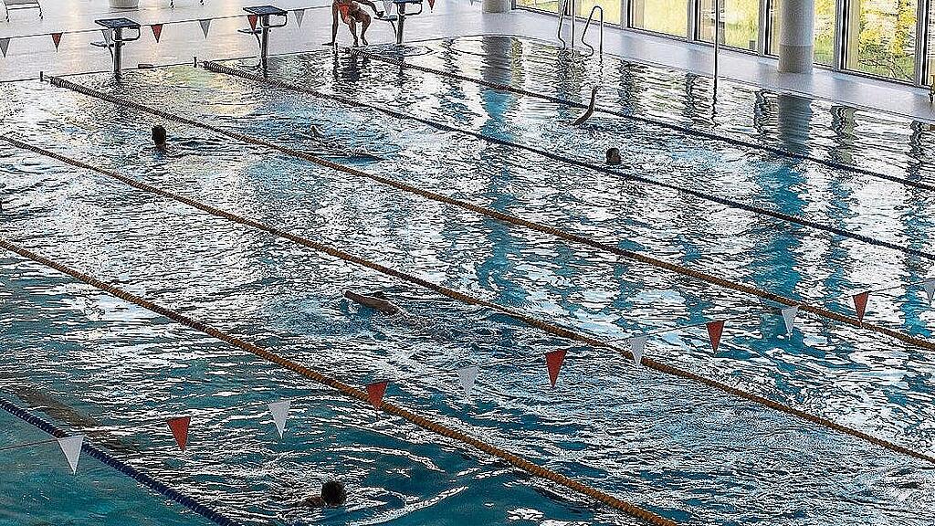 Der erste Tag nach der Öffnung: Vor allem Stammkunden ziehen im ...