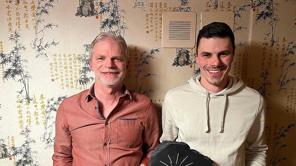 Die beiden Jahresmeister Martin Schuler (Männerriege, links) und ...