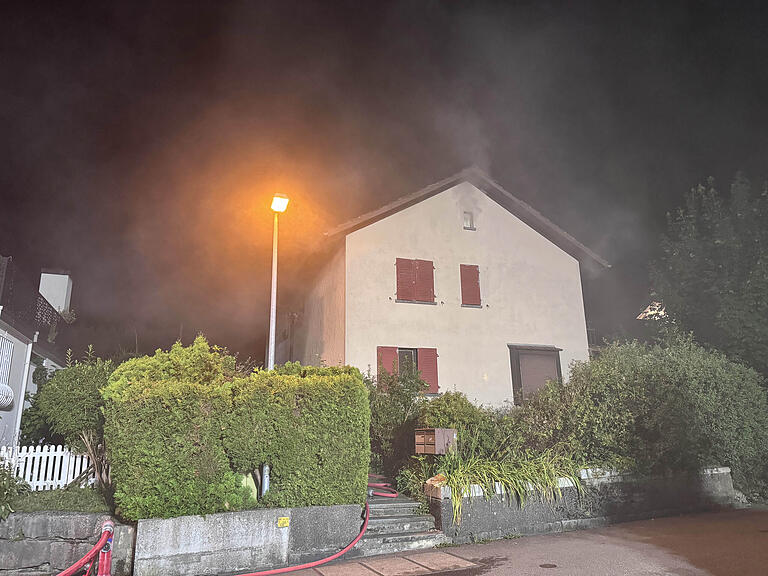 Seniorin kommt bei Hausbrand ums Leben