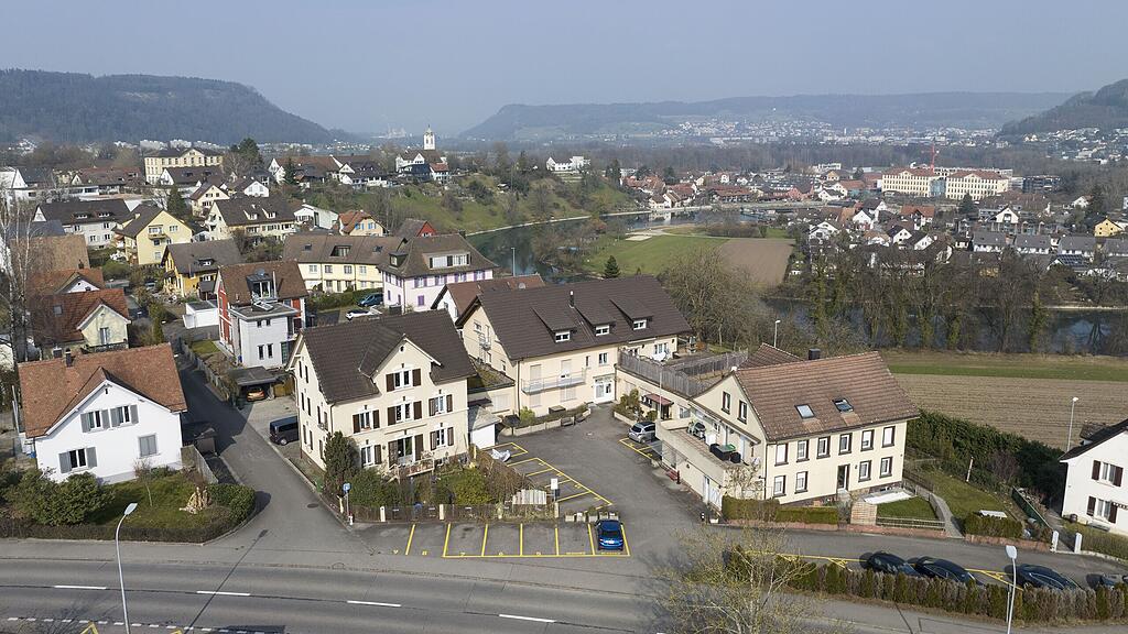Das Mehrfamilienhaus in Windisch, das 49 Personen bis Ende Juni ...