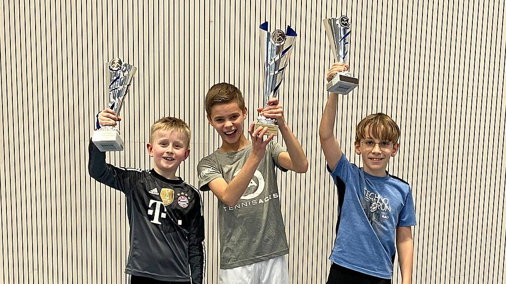 Das Podest in der Gruppe Klein (von links): Andrin Schnyder (2. Platz ...