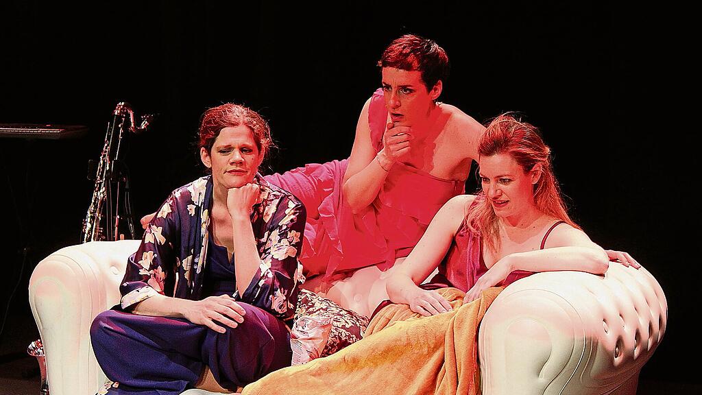 Von links: Jacqueline Bernard, Mia Schultz und Simone Schranz, in der ...