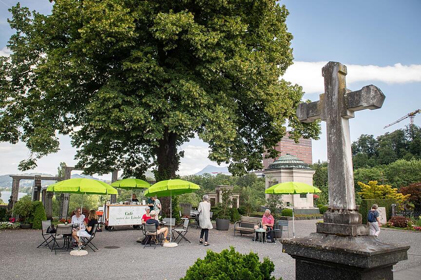 Friedhof Friedental: Gespräche über Gott und die Welt bei Kaffee und Kuchen