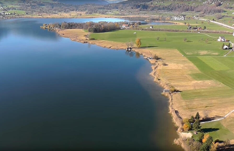 Das wäre der Lauerzersee ohne Nebel