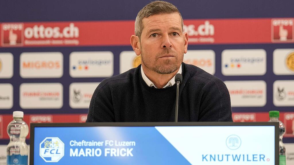 FCL-Cheftrainer Mario Frick nimmt zu den Fragen der Journalistinnen und ...
