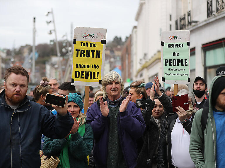 Cork: Demonstration gegen Lockdown-Regeln