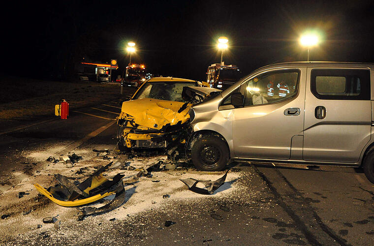 Drei Verletzte bei Frontalkollision