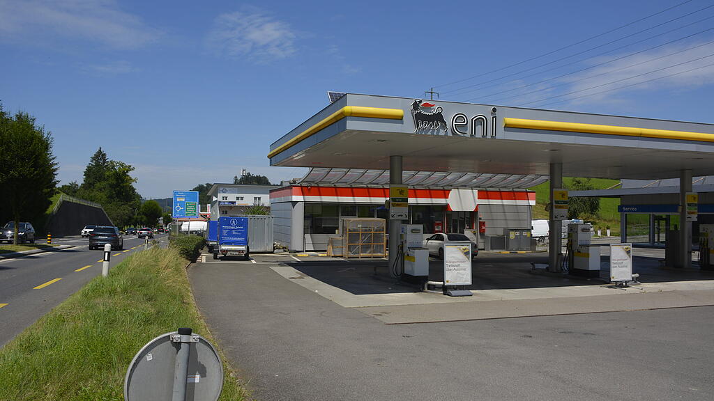 Avec will einen neuen Shop bei der Eni-Tankstelle an der Zugerstrasse ...
