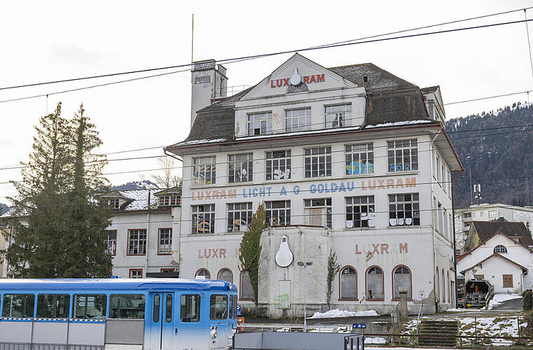 2278312_die-ehemalige-gluehwarenfabrik-in-arth-sz-soll-abgerissen-und ...