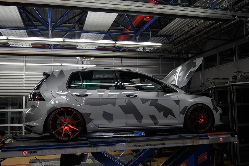 Polizei kontrolliert getunte Autos – sieben Anzeigen