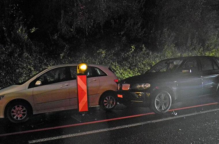 Vier kaputte Autos auf der A4