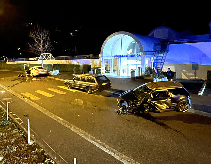 Ohne «Billett» am Steuer: Frontalkollision fordert drei Verletzte