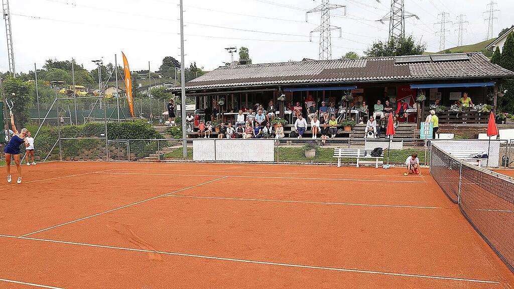 Der Tennisclub Küssnacht will ein neues Clubgebäude erstellen und die Tennisanlage teilweise ...