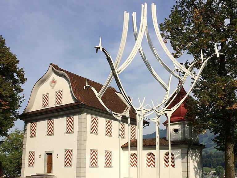Schang Hutter stellt mit Tochter aus