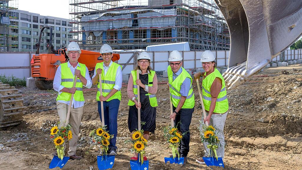 Der Spatenstich für die dritte Papieri-Etappe ist erfolgt (von links ...