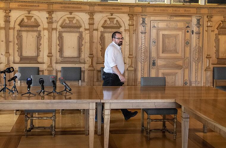 1933372_schweiz-schwyz-kantonsrat-bernhard-diethelm_default_1AF33G ...