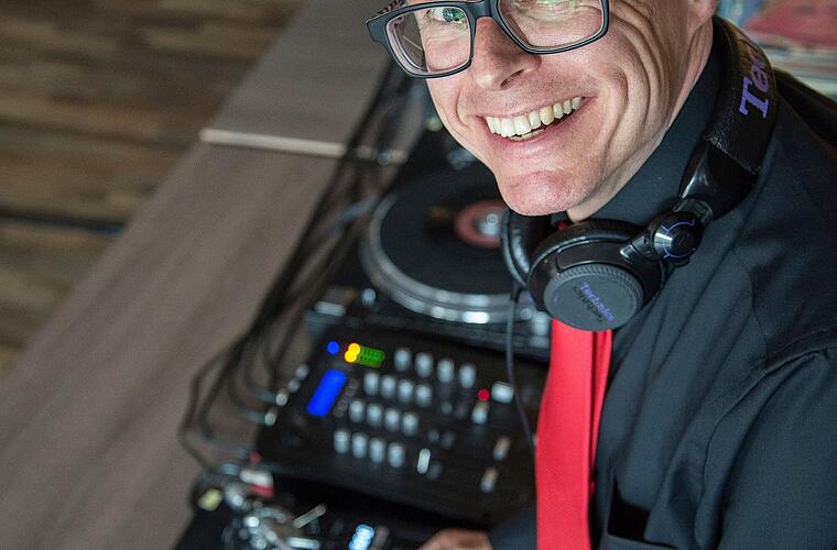 DJ Alexander sorgt in Stans für Vinyl-Nostalgie