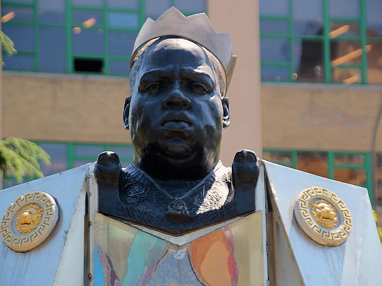 Skulptur erinnert an Notorious B.I.G.