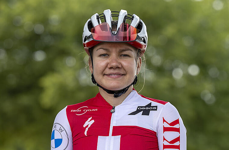 Sina Frei bei Gravel-WM auf dem Podest