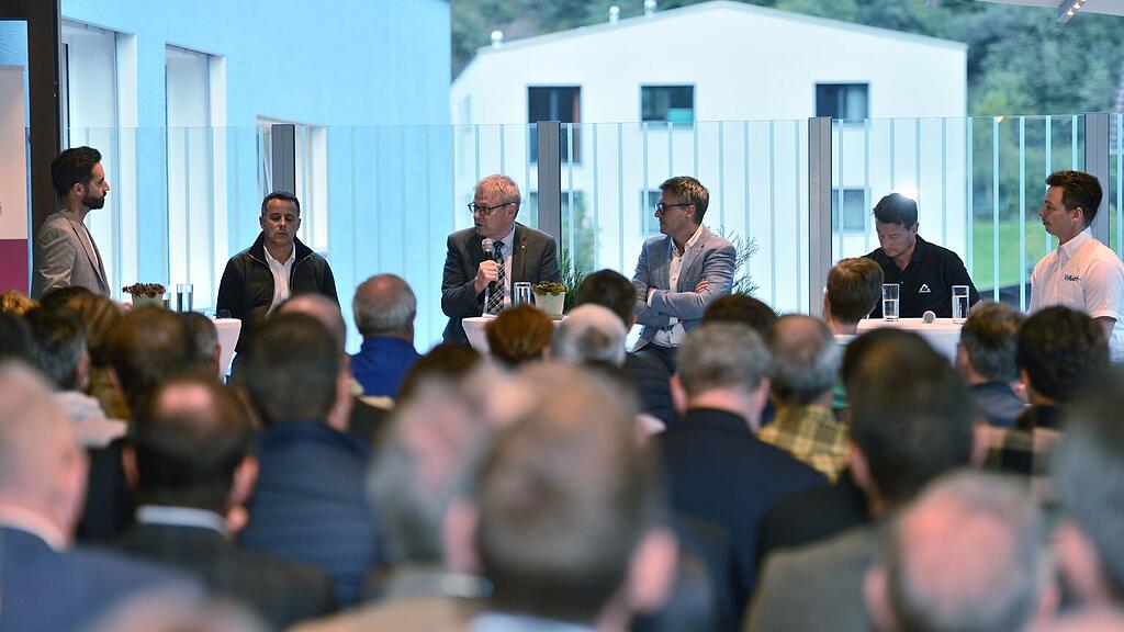 Podium mit (von links) Damian Betschart, Kurt Schuler, Urban Camenzind ...