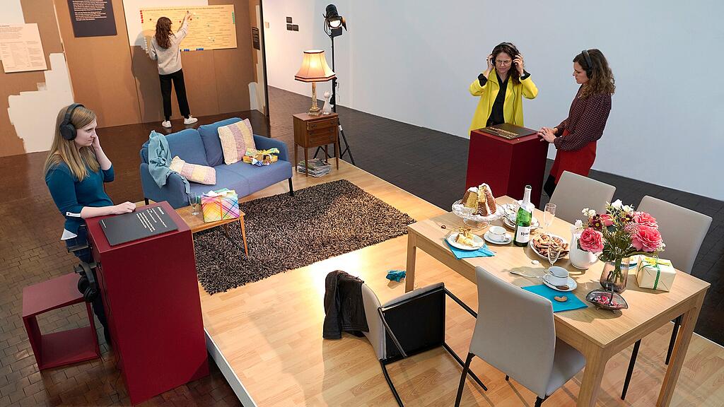 Die Ausstellung «doing family» ist breitgefächert und regt Jung und Alt ...