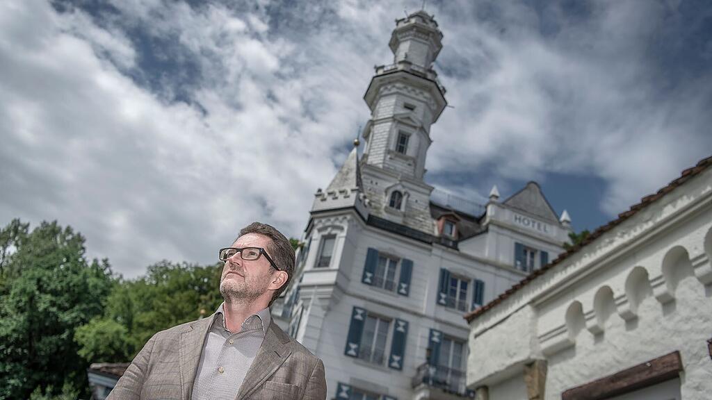 Kirill Androsov vor dem Château Gütsch. (Bild: Pius Amrein (Luzern, 14 ...