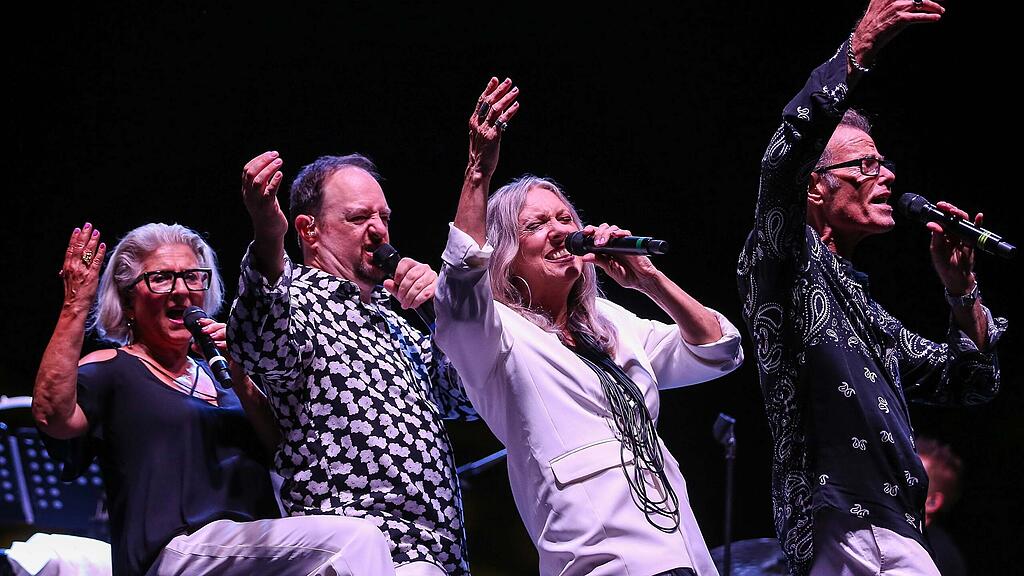 The Manhattan Transfer am Pomigliano Jazz Festival. Von links nach ...