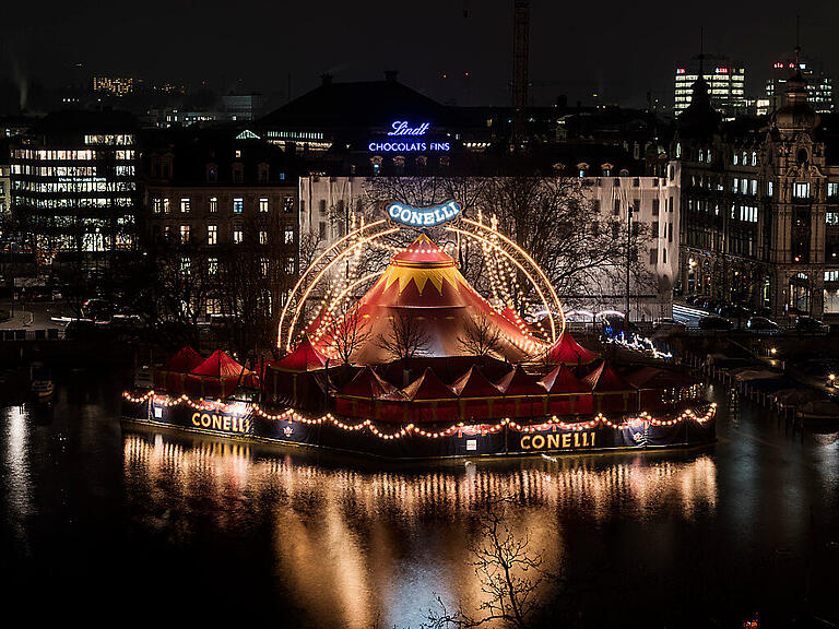 Viel Prominenz bei Conelli-Premiere