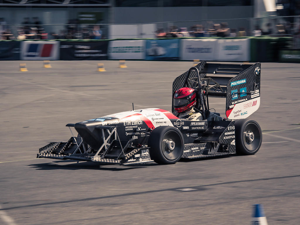 Erster Doppelsieg für AMZ Racing Team | Panorama | Bote der Urschweiz