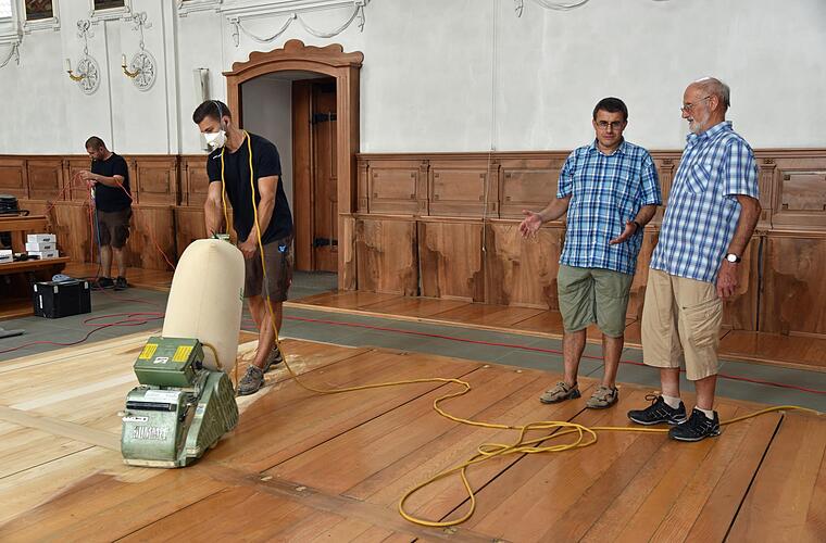 Alpnacher Kirchenboden erhält neuen Schliff