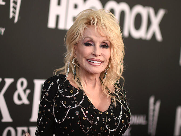 Dolly Parton überrascht zum Fest als Santa
