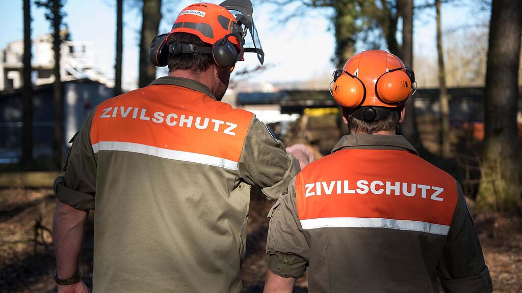 Für Angehörige des Zivilschutzes stehen auf dem Gelände des ...