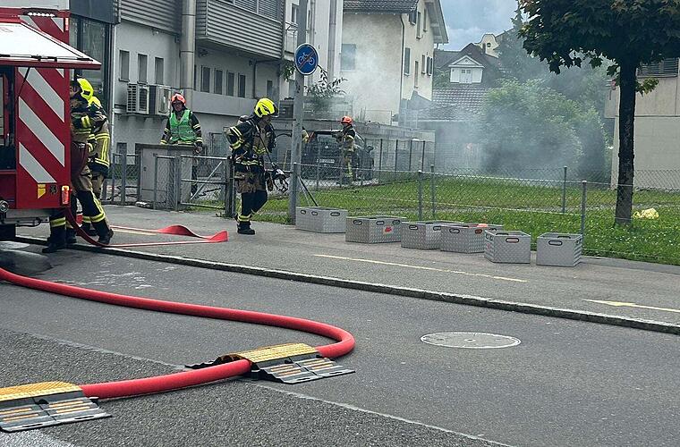 Feuerwehr muss Brand in Bäckerei löschen