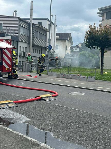Feuerwehr muss Brand in Bäckerei löschen