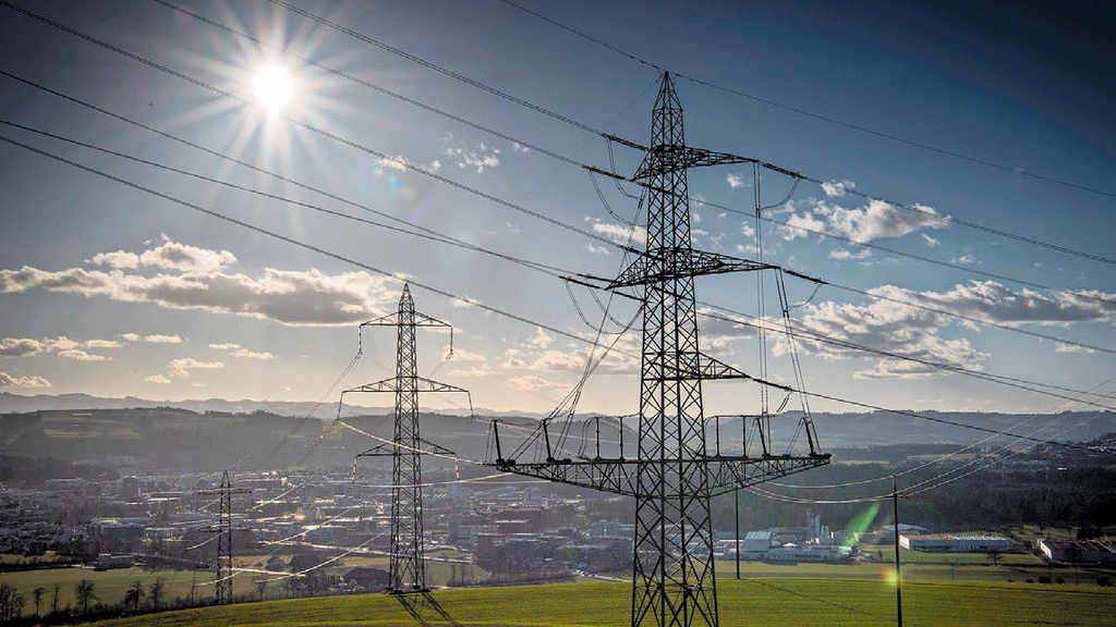 Starkstromleitungsmasten auf dem Gemeindegebiet von Schenkon.