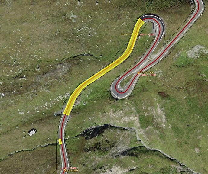 Kurz vor der Passhöhe muss der Belag ersetzt werden