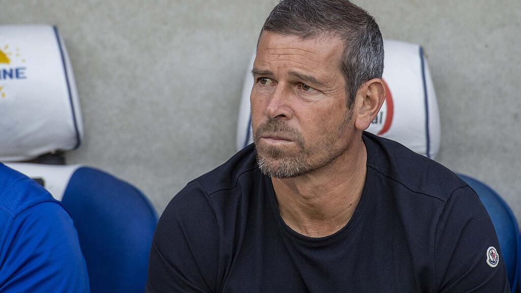 FCL-Trainer Mario Frick während eines Super-League-Matchs.