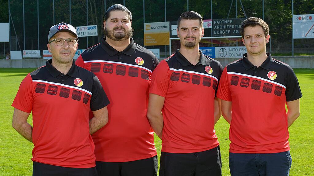 Der Staff der 2. Mannschaft (von links): Neki Shala, Isuf Krasniqi ...