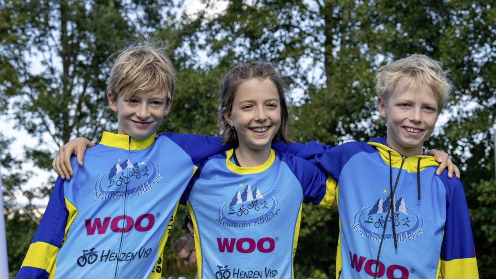 An der Tri-Team-SM in Sursee gewannen Jael Bruhin (v. l.), Melia Huber ...