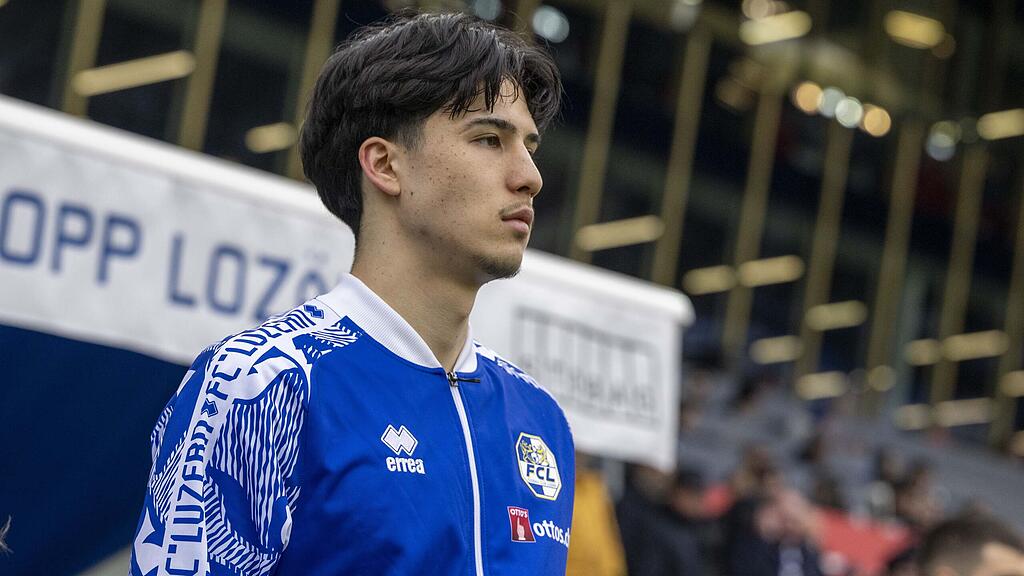 Bung Meng Freimann direkt vor dem Spiel in der Swisspor-Arena.