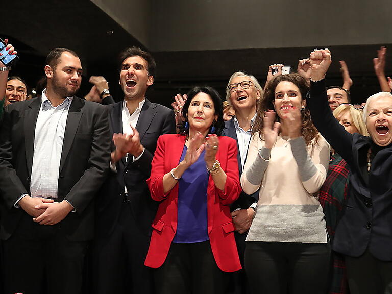 Kopf-an-Kopf-Rennen in Georgien