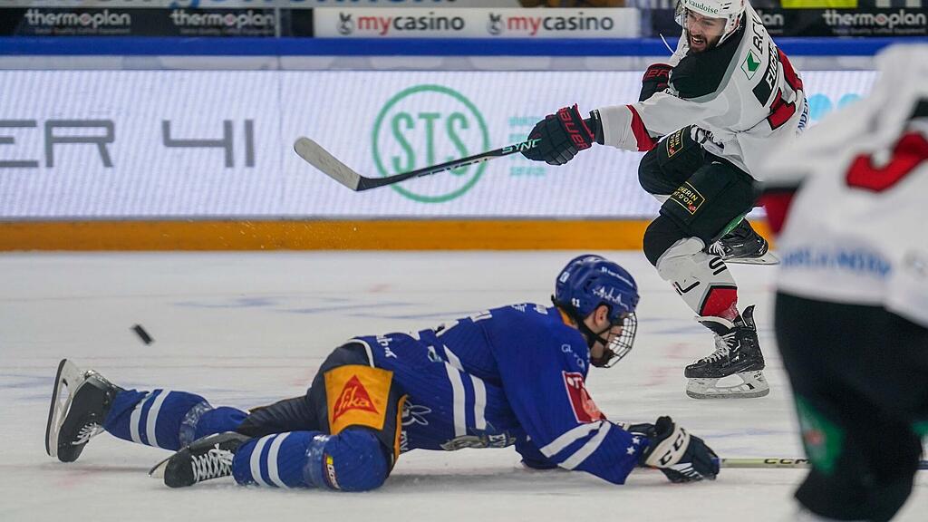 Der entscheidende Moment: Lausannes Jason Fuchs trifft zum 3:2-Sieg ...